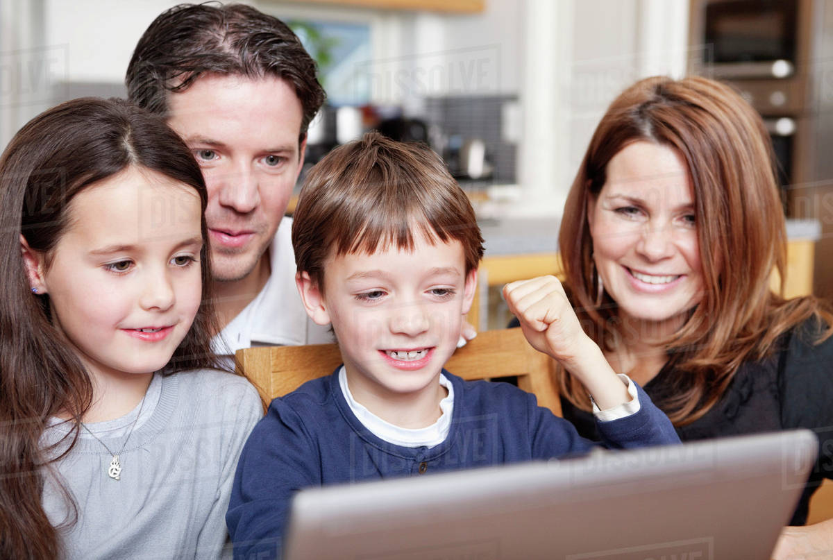 Parents and children infront of computer - Royalty-free Stock Photo ...