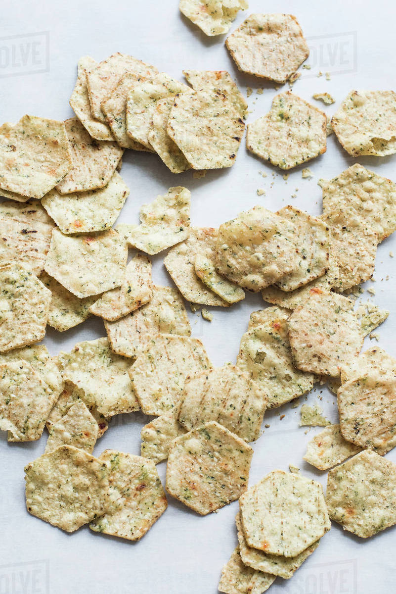 Multi-grain crackers, close-up - Stock Photo - Dissolve