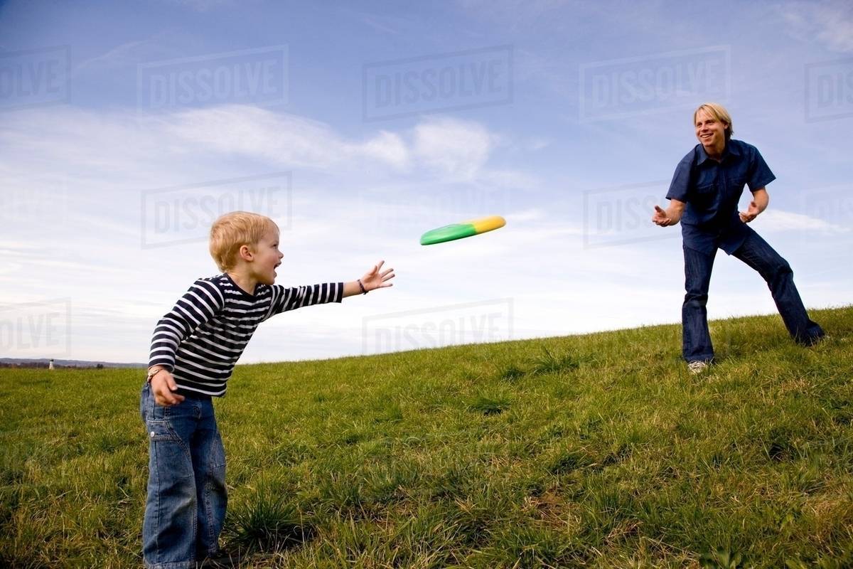Boy and father play frisbee - Royalty-free Stock Photo | Dissolve