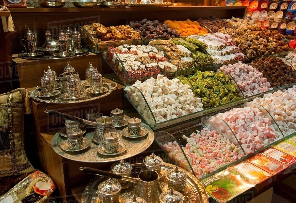 Traditional turkish Sweets and tea sets at the grand bazaar, Istanbul ...