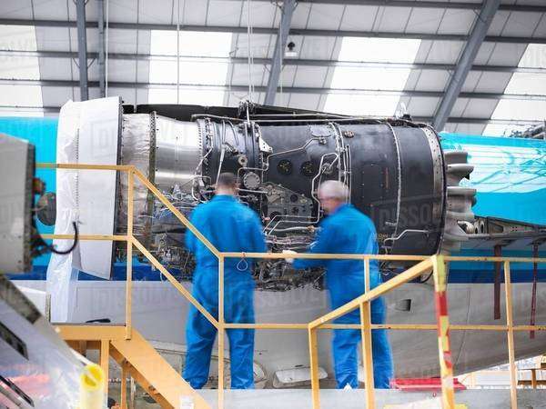 Aircraft engineers working on 737 jet engine in airport - Stock Photo ...