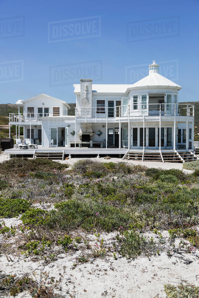 Beach house - Royalty-free Stock Photo | Dissolve