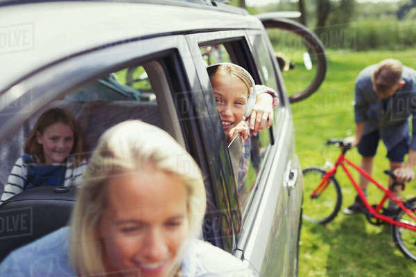 Portrait smiling girl with family inside car - Royalty-free Stock Photo ...